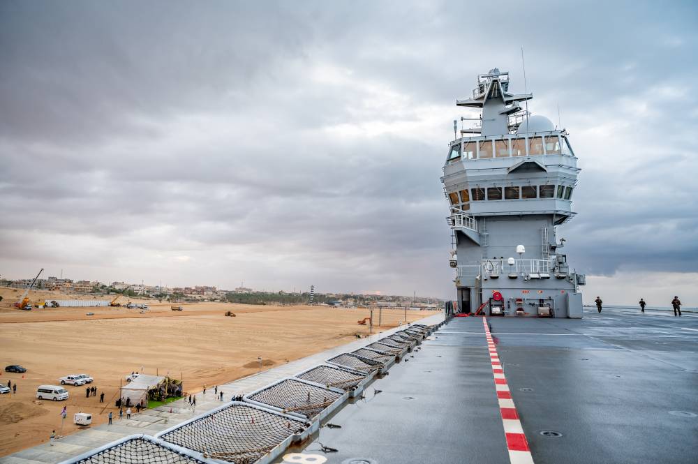 Premières images de l’opération humanitaire du Dixmude au profit des ...