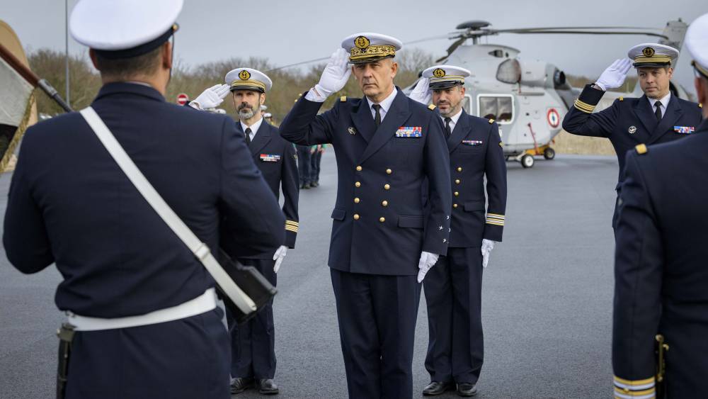 À Lanvéoc, le H160 remplace le Caïman Marine pour le sauvetage en mer ...
