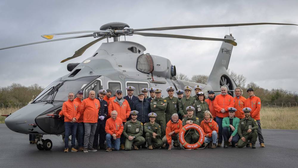 À Lanvéoc, le H160 remplace le Caïman Marine pour le sauvetage en mer ...