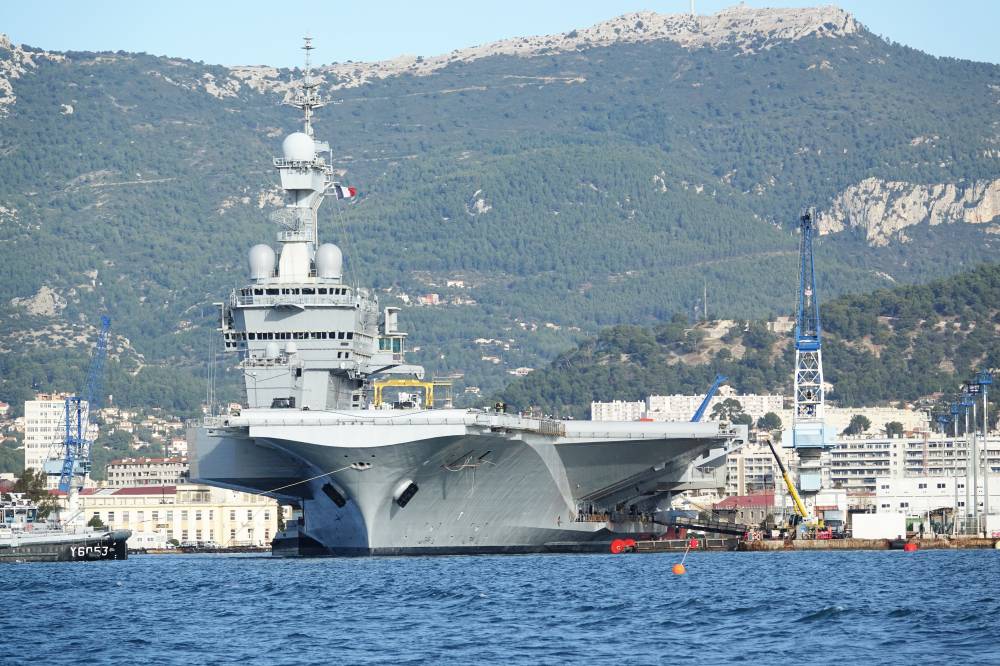 Le Charles de Gaulle débute les essais de sa catapulte latérale | Mer ...