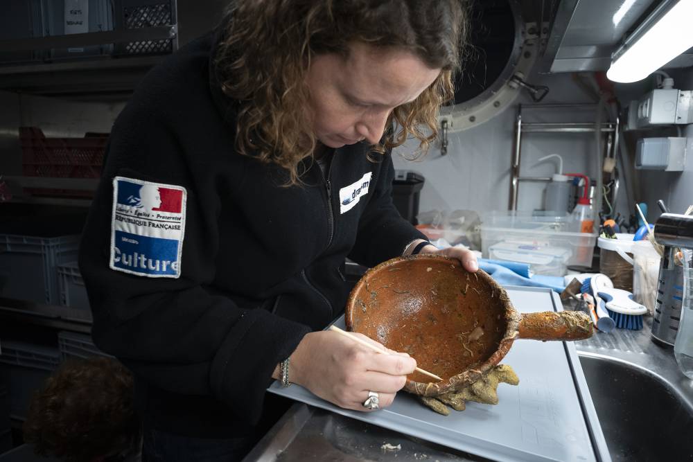 Le DRASSM mène des recherches archéologiques sur une épave au large du ...