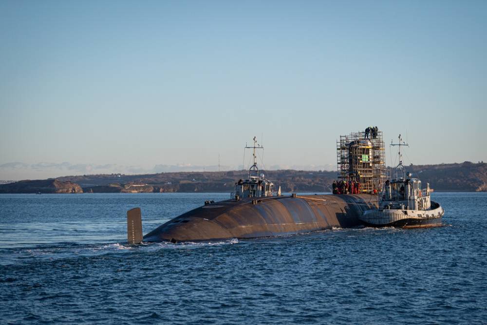 Le SNLE Le Vigilant en cale sèche dans le cadre de sa nouvelle IPER ...