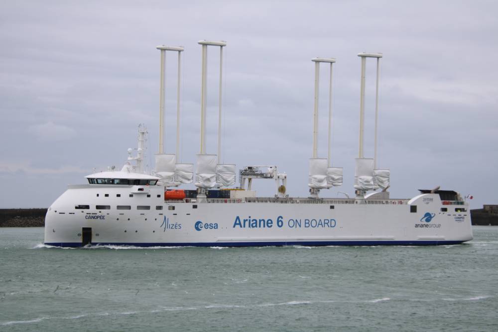 Propulsion par le vent : Ayro devient OceanWings et enrichit sa gamme ...