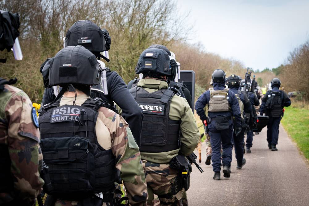 Exercice de défense et de protection des installations militaires de la ...