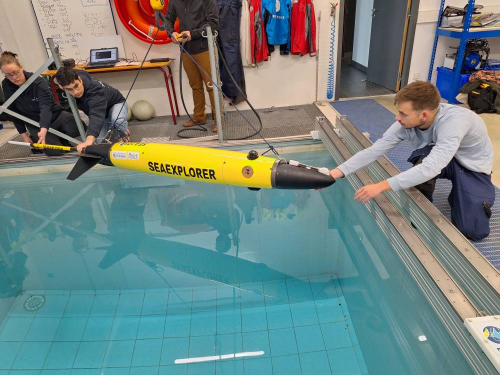 SeaExplorer 1000-M : Alseamar lance une version militaire de son planeur sous-marin | Mer et Marine