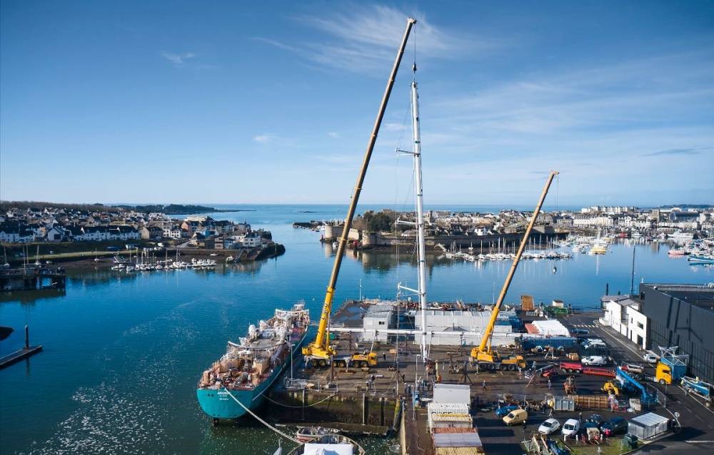 TOWT : le voilier-cargo Anemos a été mâté à Concarneau | Mer et Marine
