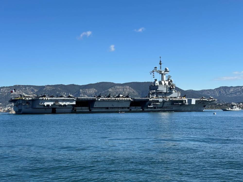 Le porte-avions Charles de Gaulle débute la mission Akila en ...