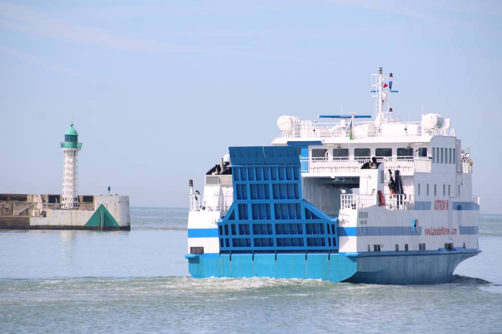 Astron W : nouvelle carrière canadienne pour l'ancien ferry norvégien ...