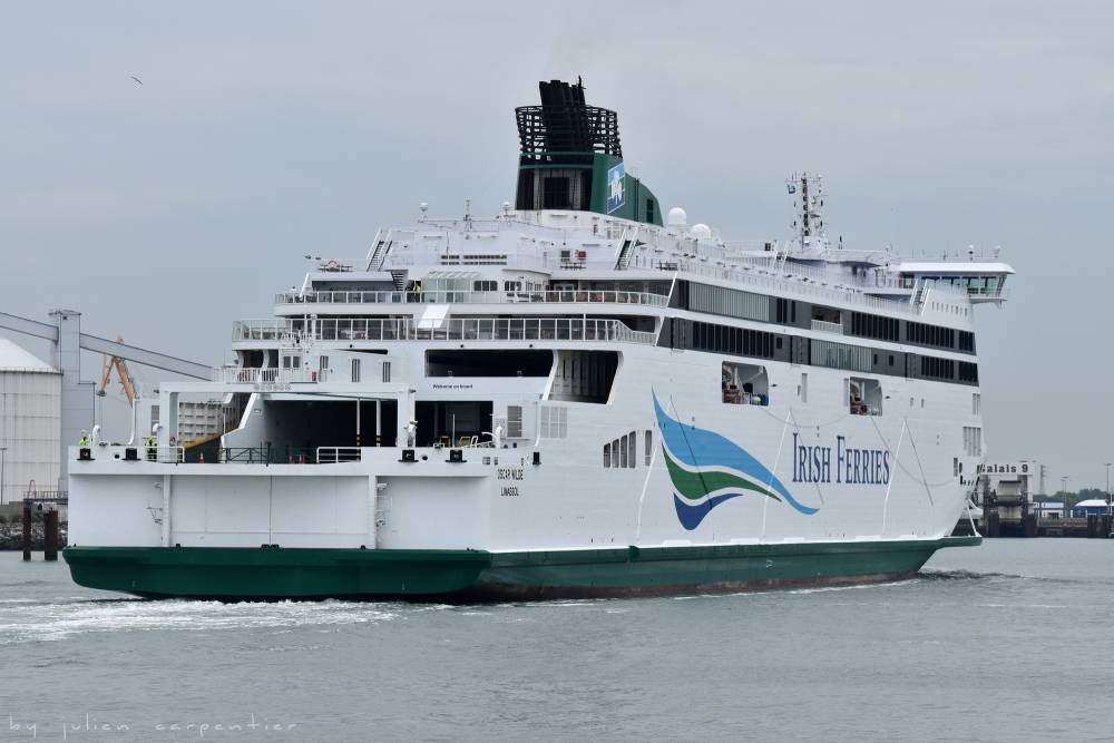Calais : l’ex-Spirit of Britain, désormais Oscar Wilde, revient aux couleurs d’Irish Ferries ...