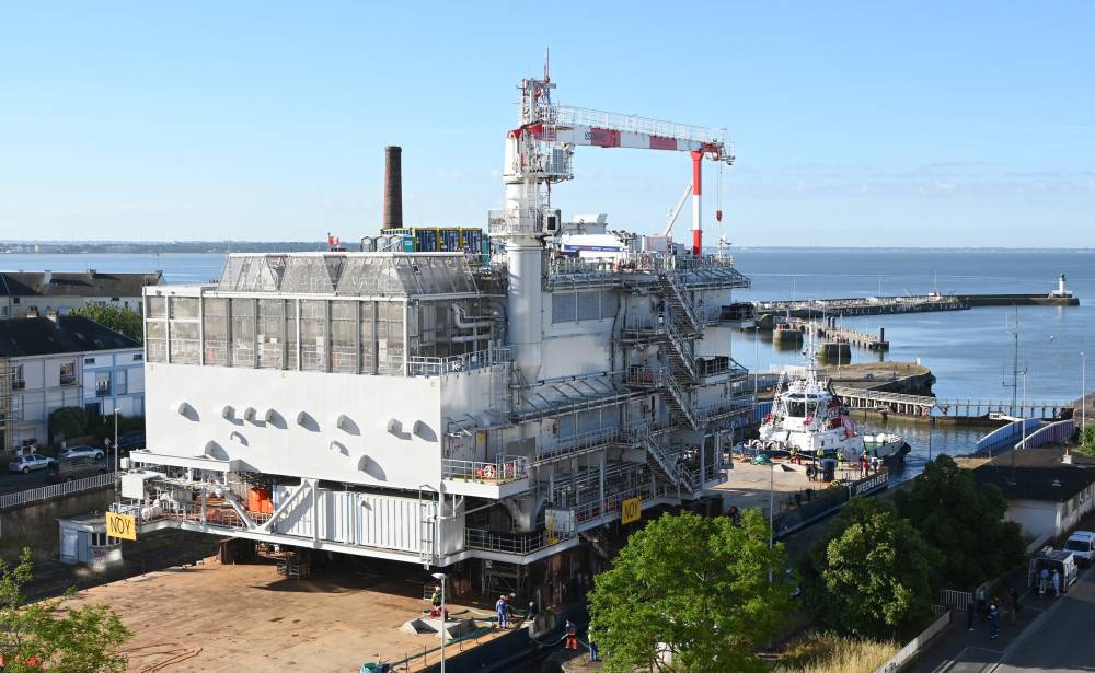 Yeu-Noirmoutier : le topside de la sous-station électrique a quitté ...