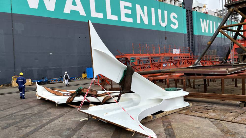 L'installation du prototype de voile rigide Oceanbird sur le Tirrana se poursuit | Mer et Marine