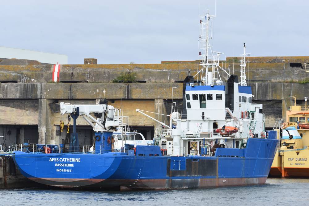 LHD se sépare de l’ancien baliseur Gascogne | Mer et Marine