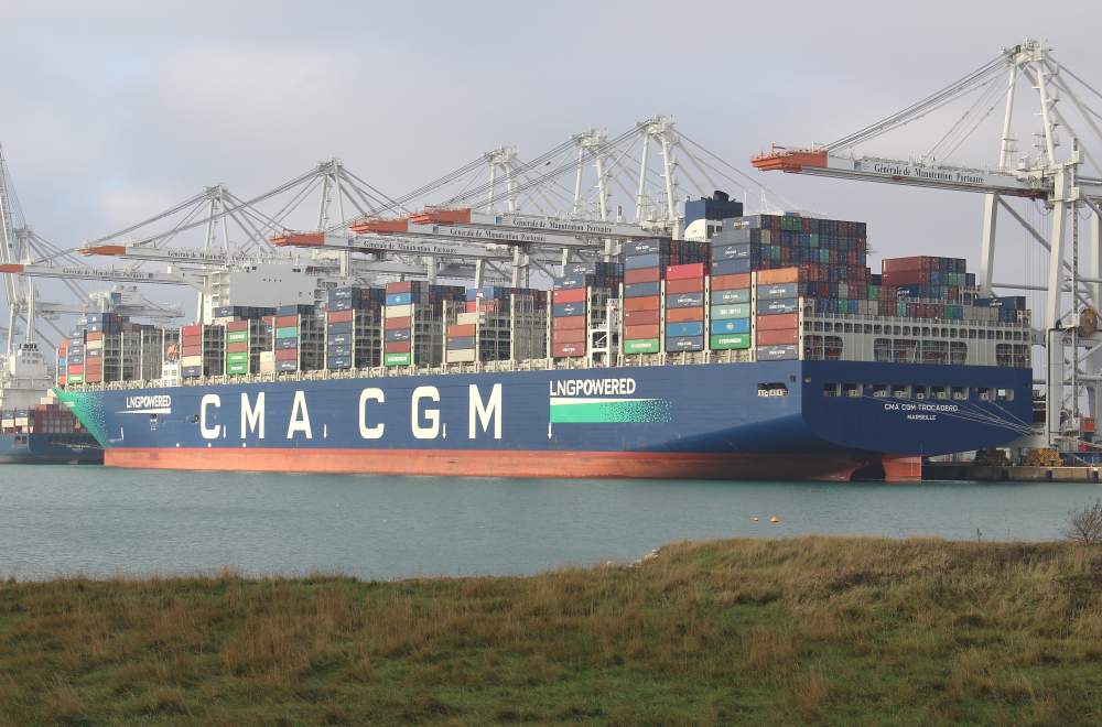 CMA CGM prend livraison d’un nouveau porte-conteneurs géant de près de ...