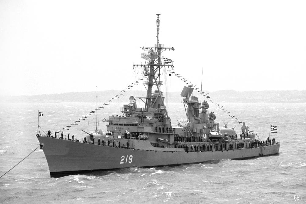 Plongée dans les archives : l’ancien destroyer grec Nearchos | Mer et ...