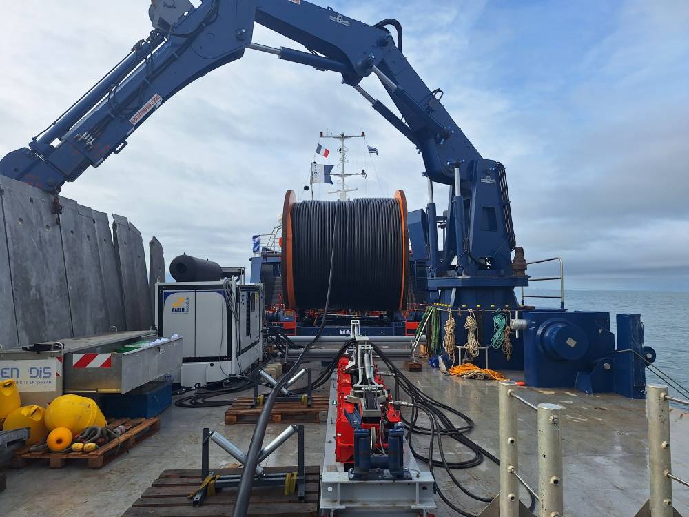 Seaway Transports Maritimes : à bord du Men-Du, au travail sur un câble ...