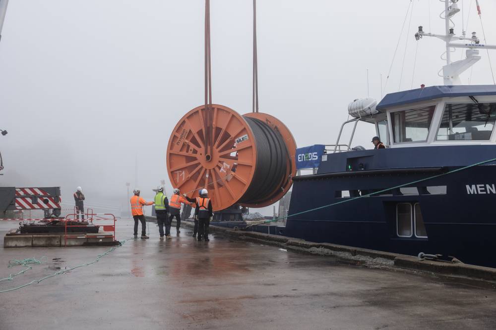 Seaway Transports Maritimes : à bord du Men-Du, au travail sur un câble ...