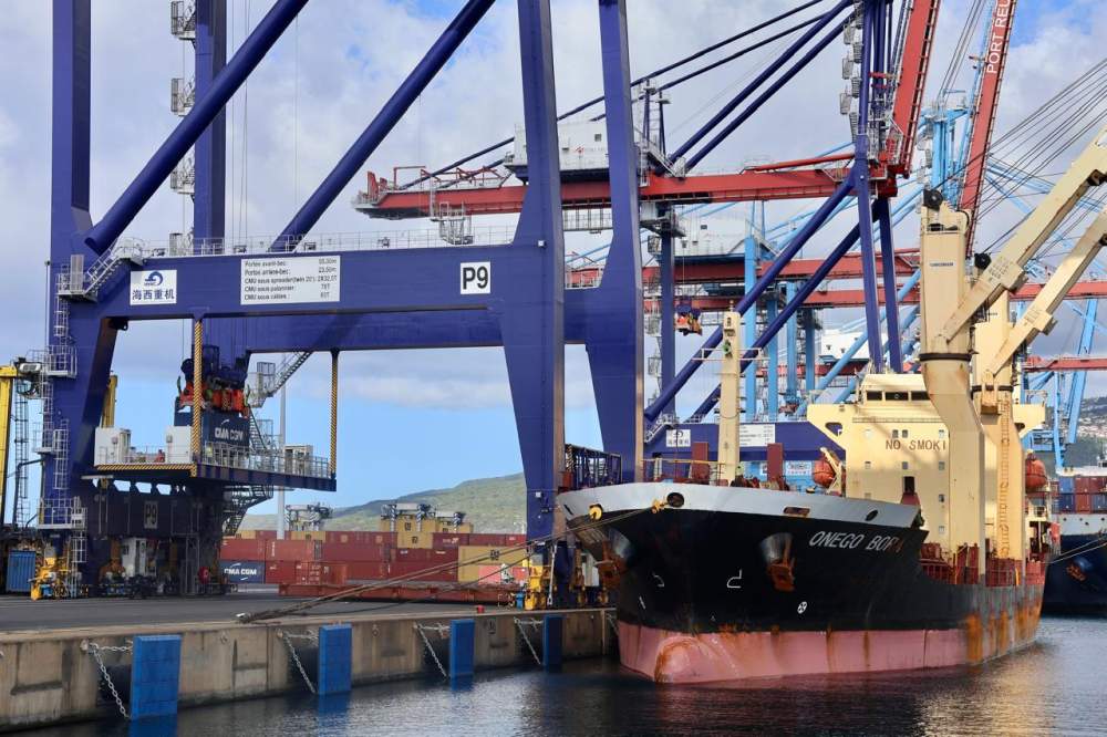 Mayotte : le port de Longoni, infrastructure stratégique pour les ...