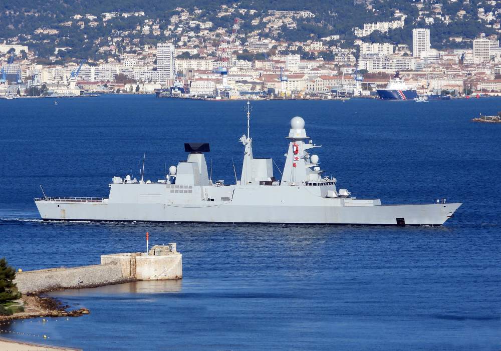 Le groupe aéronaval français intègre ses escorteurs alliés | Mer et Marine