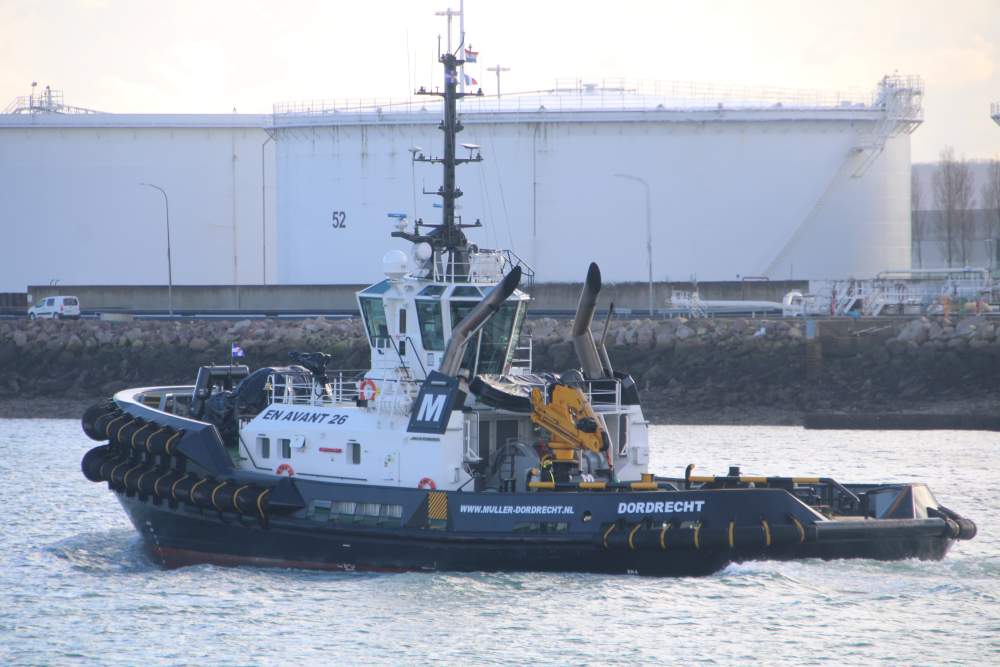 La barge AMT Challenger est partie du Havre pour être réparée | Mer et ...