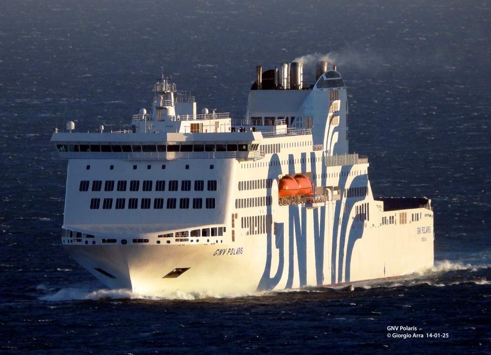 Le tout nouveau ferry de GNV a débuté ses liaisons entre Gênes et ...