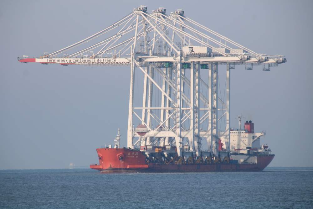 Le Havre : arrivée de nouveaux portiques géants pour le terminal ...