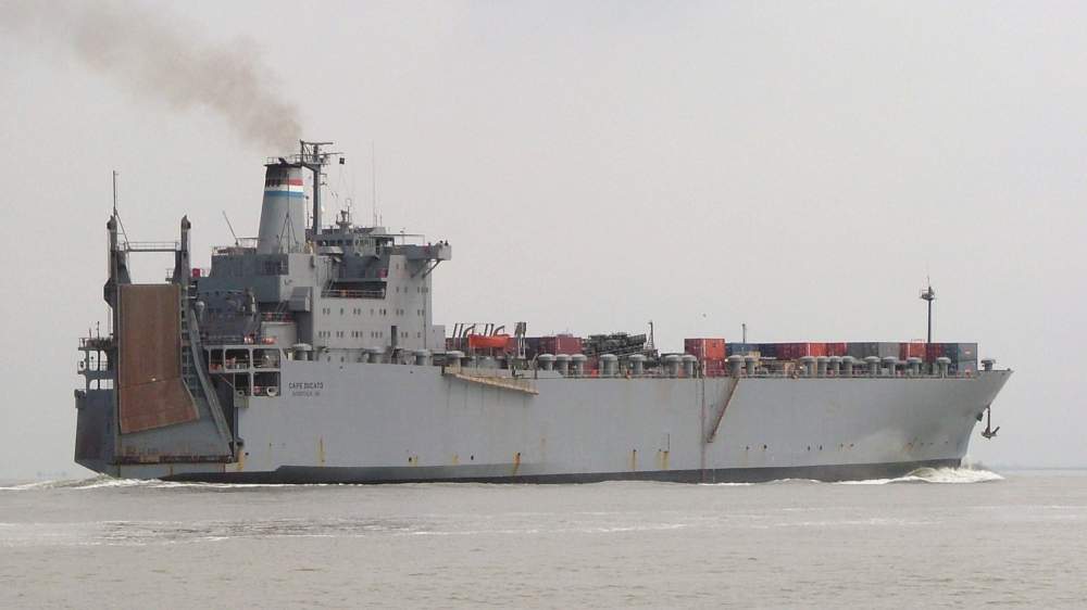 Le Cape Diamond, un CO-RO construit à Dunkerque incorporé dans la ...