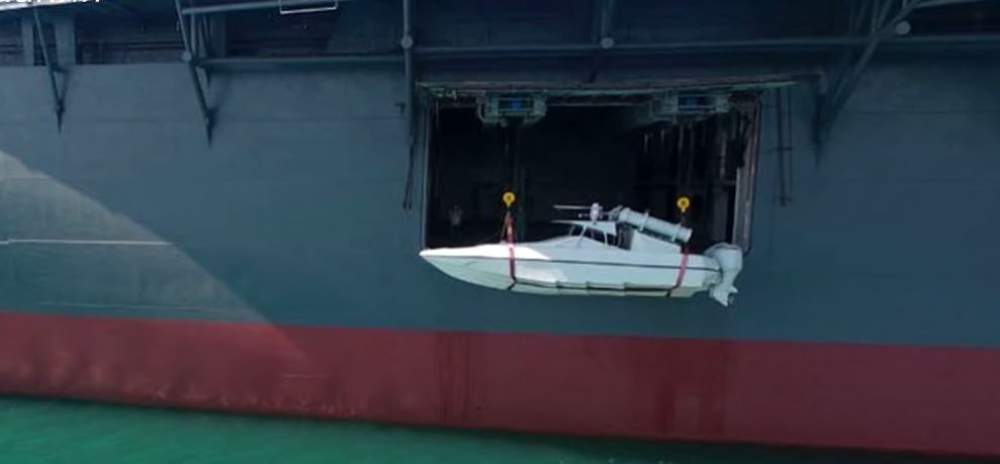 La marine iranienne met en service son premier porte-drones | Mer et Marine