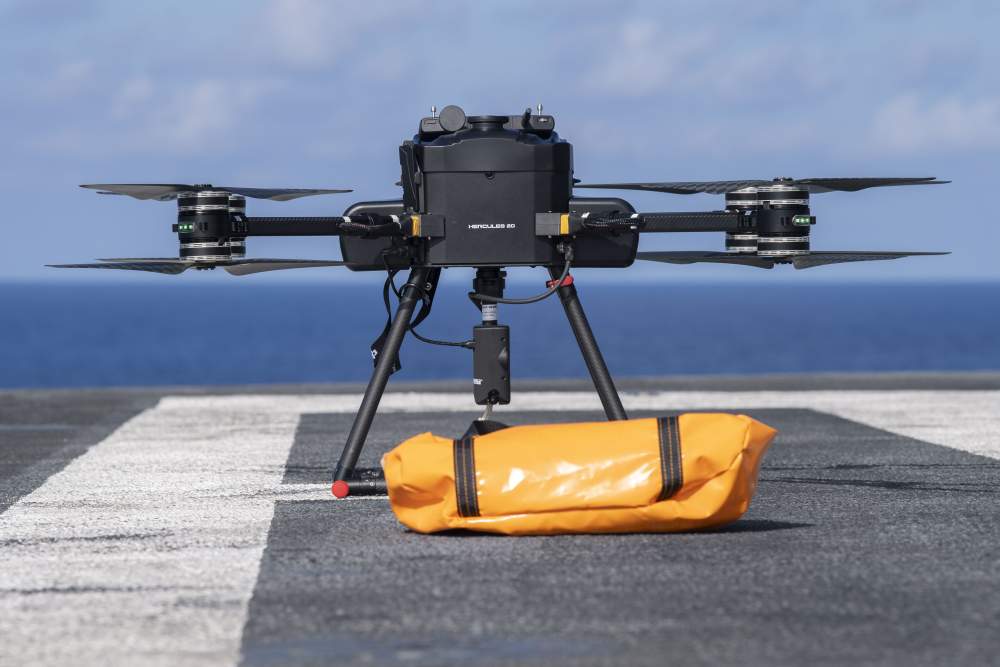 La Marine nationale expérimente les solutions de Drone Volt pour les sémaphores et la logistique ...