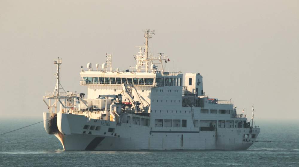 Le câblier Telliri arrivé à Brest en remorque de l'Abeille Bourbon ...