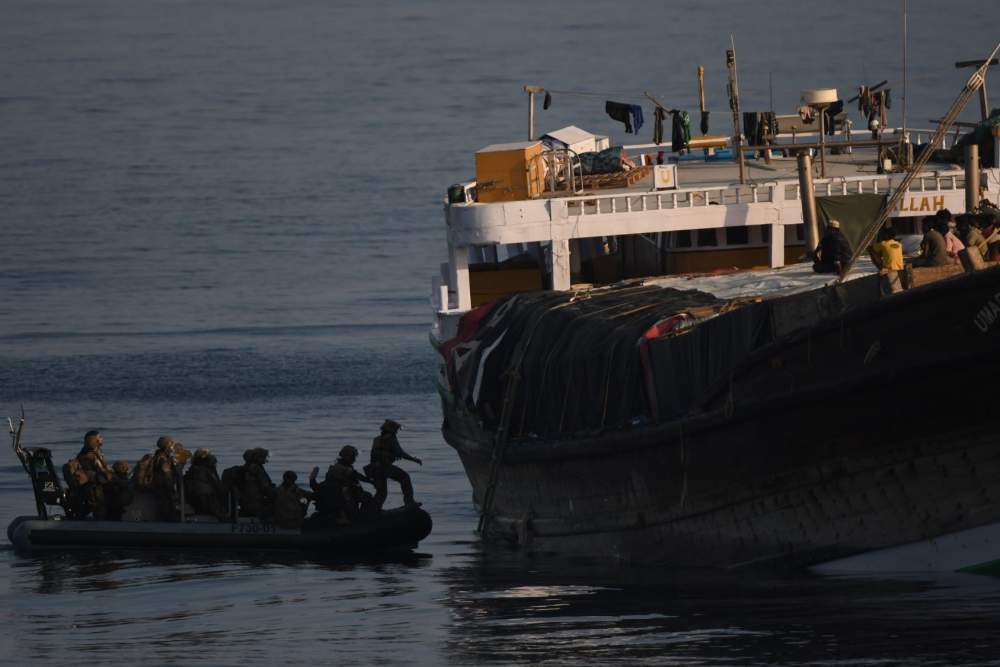 La Marine nationale intercepte 5 tonnes de drogues en océan Indien ...