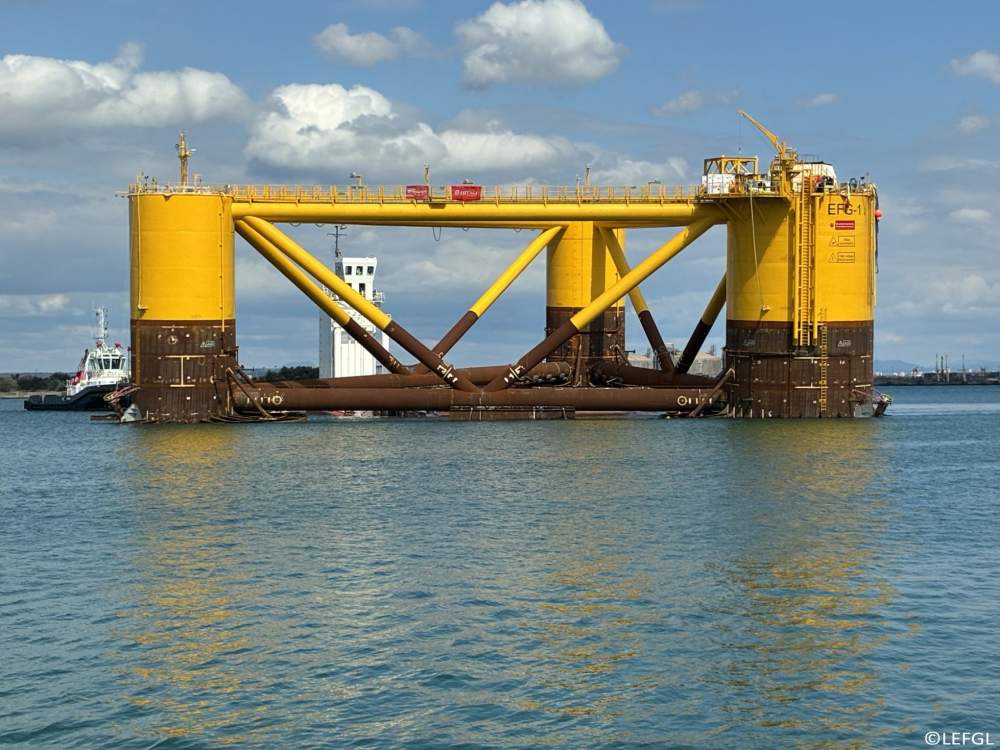 Port-La Nouvelle : un premier flotteur d'éolienne fait son entrée dans ...