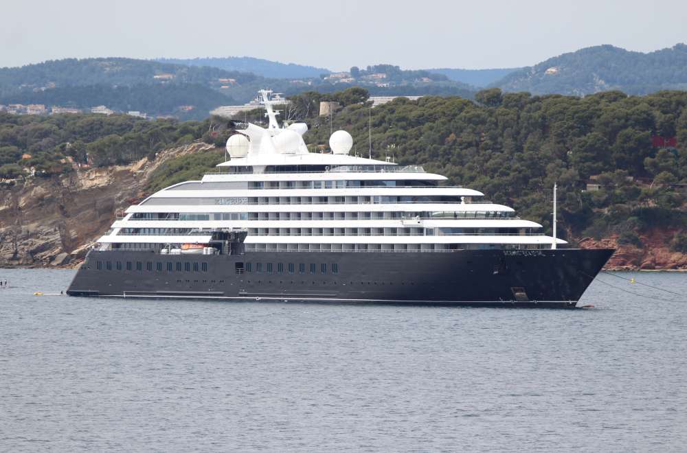 Une visite du Scenic Eclipse à l'occasion de son escale à Honfleur ...