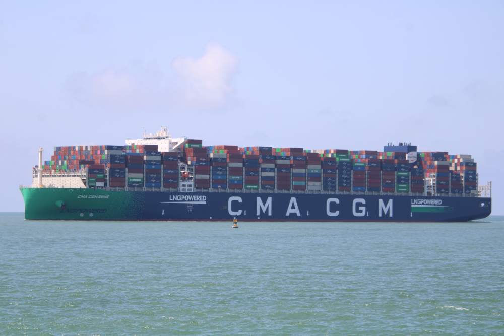 Le nouveau porte-conteneurs géant de CMA CGM fait son escale inaugurale ...