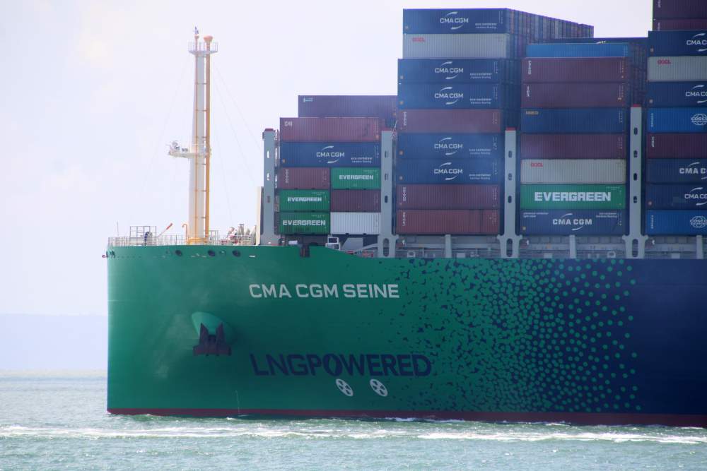 Le nouveau porte-conteneurs géant de CMA CGM fait son escale inaugurale ...