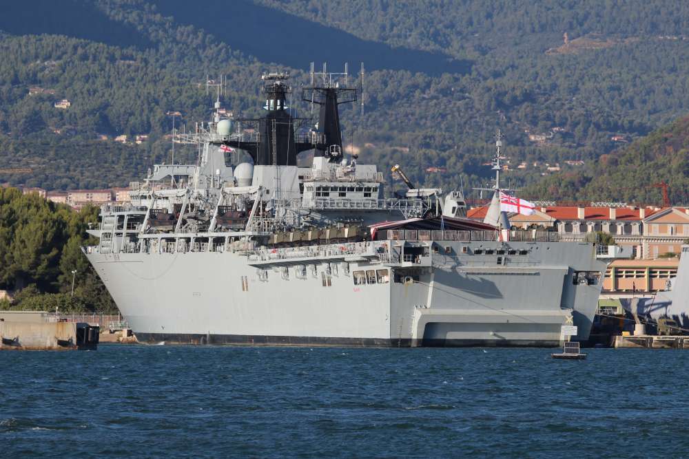 Le TCD britannique HMS Bulwark racheté par le Brésil | Mer et Marine
