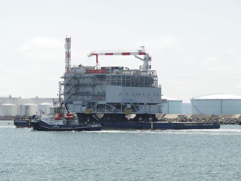 Le topside de la sous-station du parc éolien de Dieppe - Le Tréport est ...