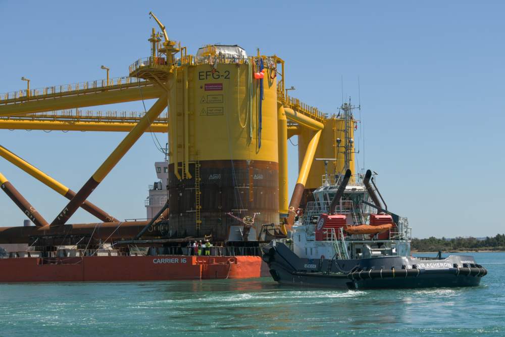 EFGL : un deuxième flotteur d'éolienne quitte Fos pour rejoindre Port-La Nouvelle | Mer et Marine
