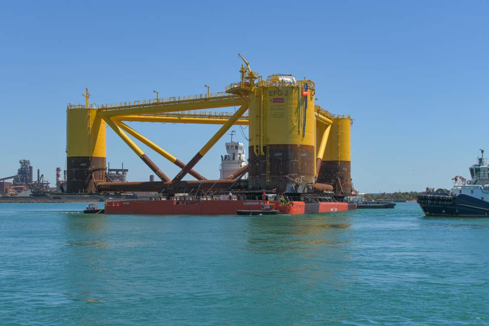 EFGL : un deuxième flotteur d'éolienne quitte Fos pour rejoindre Port-La Nouvelle | Mer et Marine