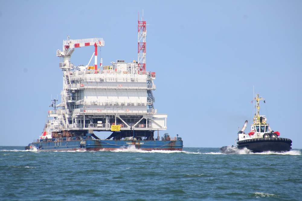 Le topside de la sous-station du parc éolien de Dieppe - Le Tréport est ...