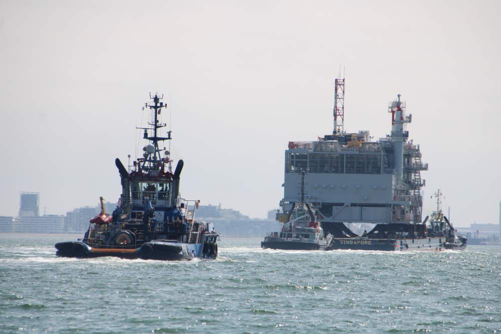Le topside de la sous-station du parc éolien de Dieppe - Le Tréport est ...