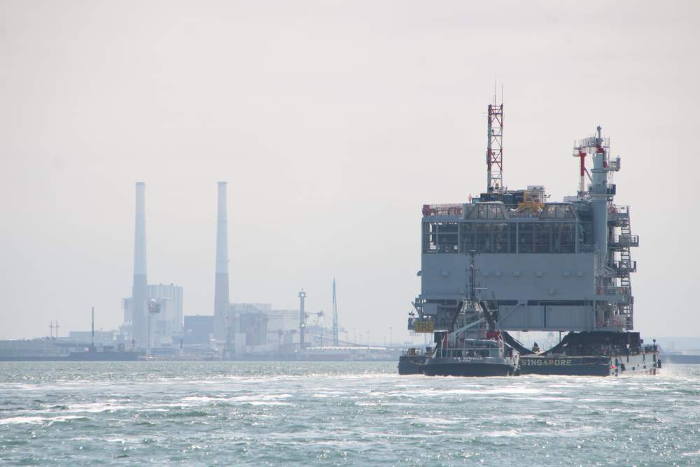 Le topside de la sous-station du parc éolien de Dieppe - Le Tréport est ...