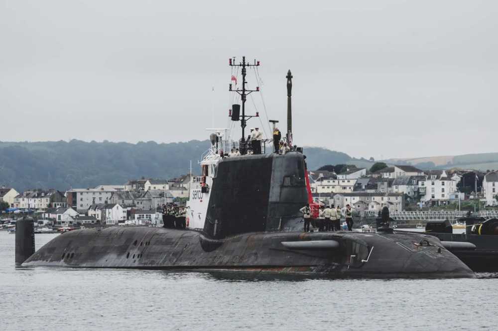 Royal Navy: début de la rénovation à mi-vie du sous-marin nucléaire d ...