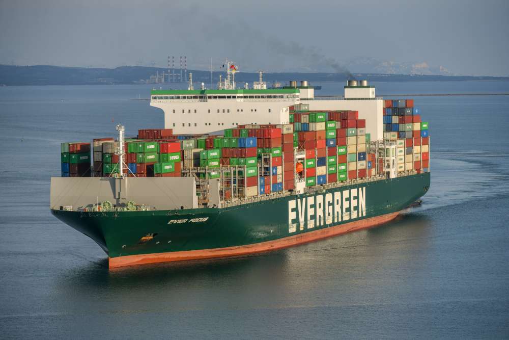Fos accueille le porte-conteneurs qui avait bloqué le canal de Suez en ...
