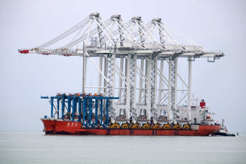 Port 2000 : quatre nouveaux portiques géants pour le terminal ...