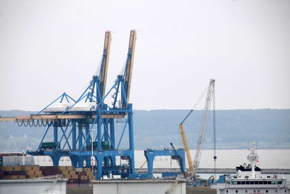 Port 2000 : quatre nouveaux portiques géants pour le terminal ...