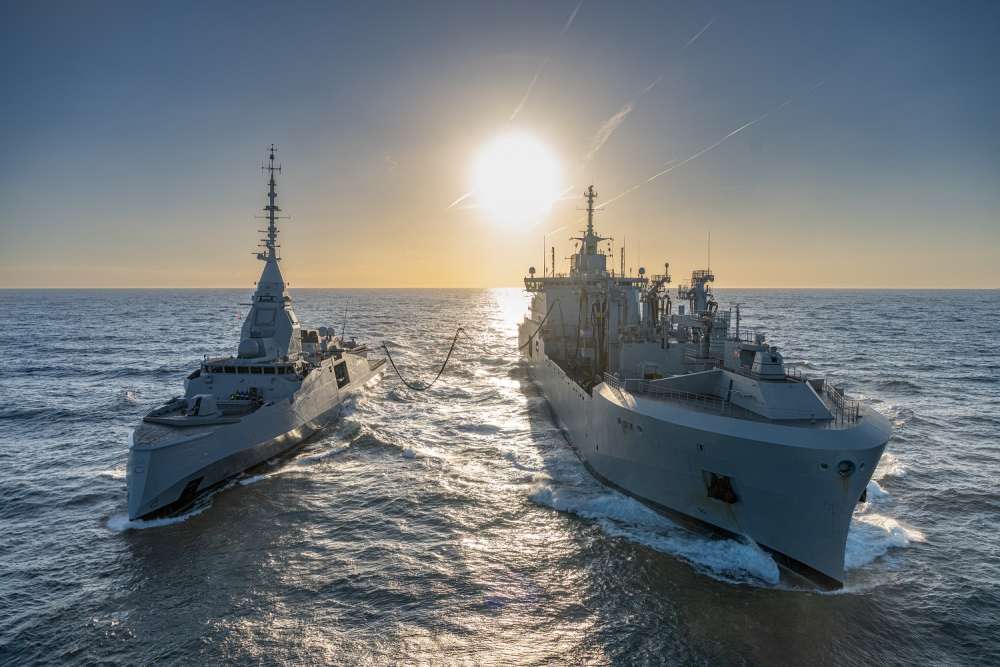Premier ravitaillement à la mer entre BRF et FDI | Mer et Marine