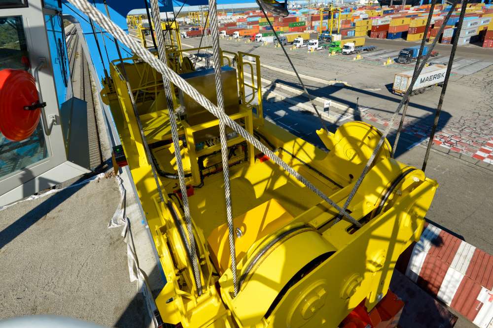 Fos-sur-Mer : Seayard réceptionne un grand portique ferroviaire pour ...