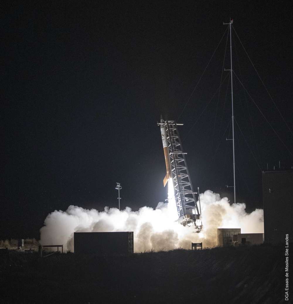 La DGA et ArianeGroup réalisent avec succès le premier tir de la fusée ...