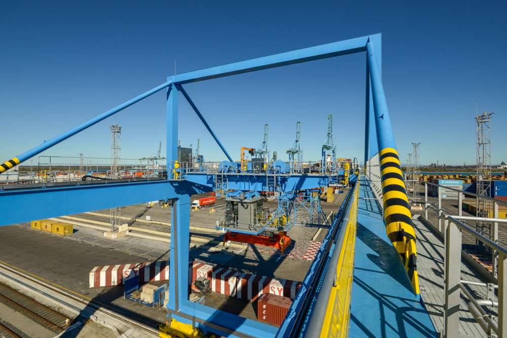 Fos-sur-Mer : Seayard réceptionne un grand portique ferroviaire pour ...