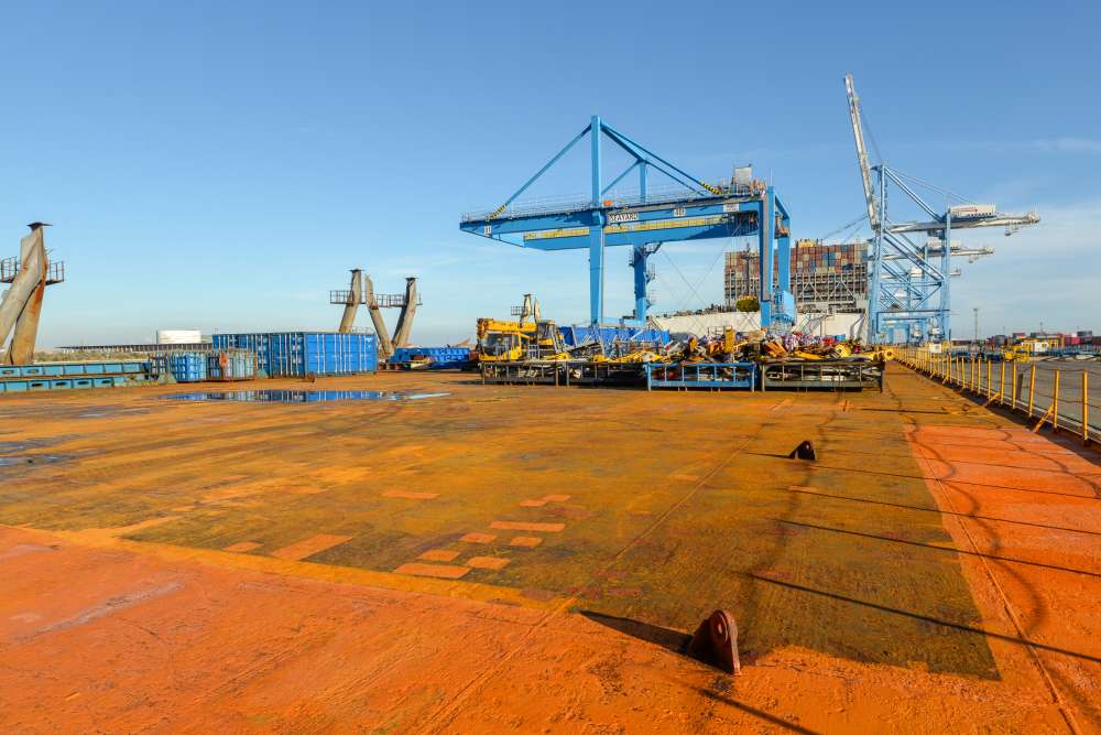 Fos-sur-Mer : Seayard réceptionne un grand portique ferroviaire pour ...